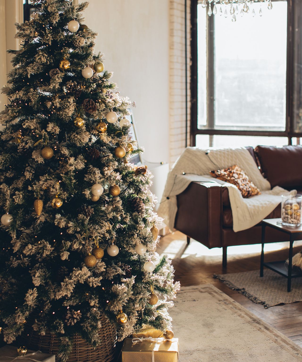 How to clean an artificial Christmas tree | Real Homes