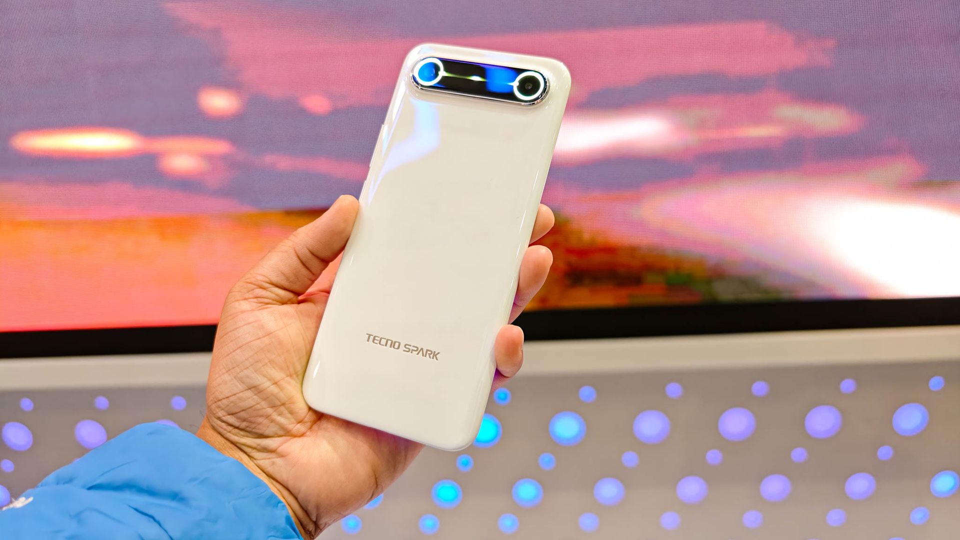 This ultra-thin 5.75mm phone destroys the Galaxy S25 Edge — and it has ...