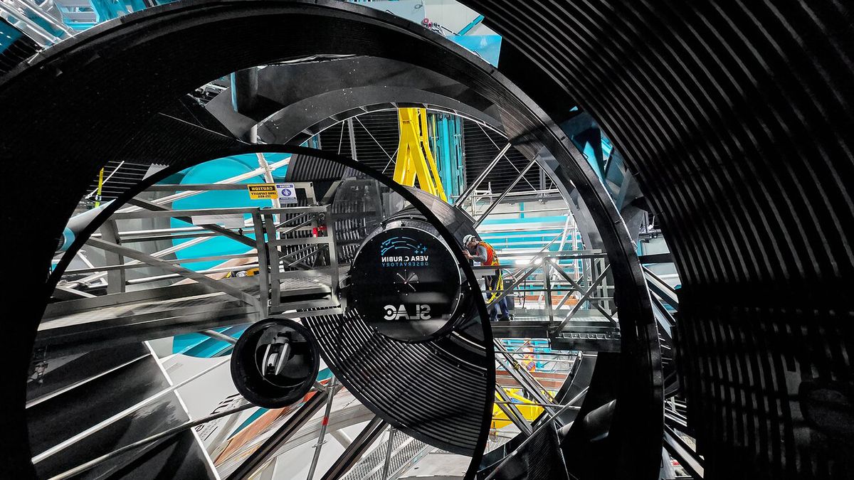 The car-sized camera that can see a golf ball from 15 miles away is ...