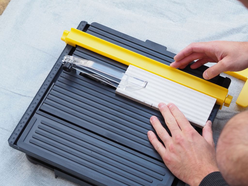 Cutting Tiles: How to Cut With Different Types of Tools | Homebuilding