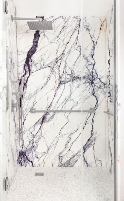 "Slab Showers" Are the Luxe Bathroom Trend Everyone's Choosing | Livingetc