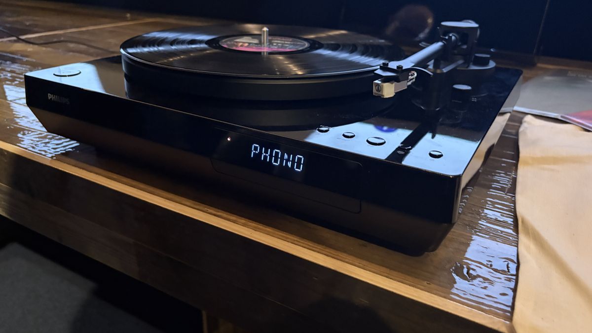 Philips' versatile new Bluetooth turntable features a built-in CD ...