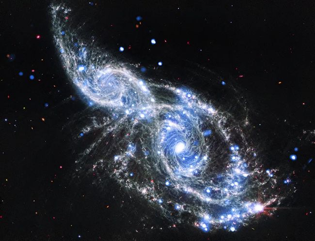 Space telescopes capture breathtaking galactic hug photo of the day for ...