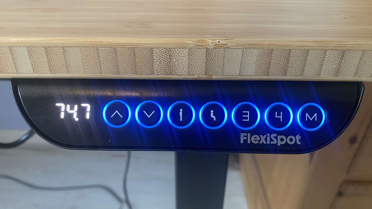 Flexispot E2Q gaming desk review | PC Gamer