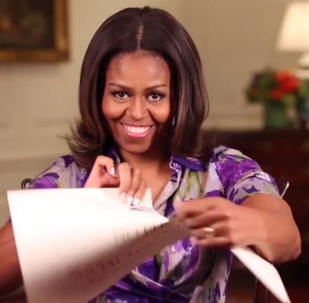 Watch Michelle Obama tear up a sign to allow photos in the White House ...