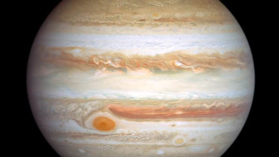 Jupiter's Great Red Spot is being squeezed, Hubble Telescope finds ...