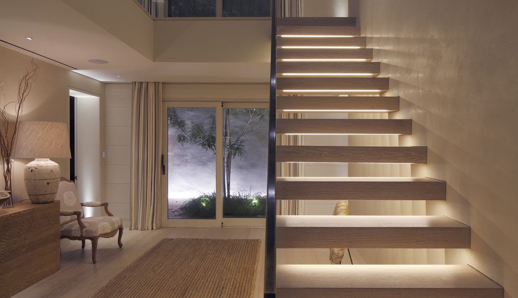 Floating Staircases: Ultimate Design Guide | Homebuilding