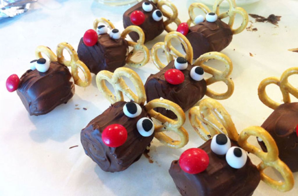 Rudolph marshmallow decorations | GoodtoKnow