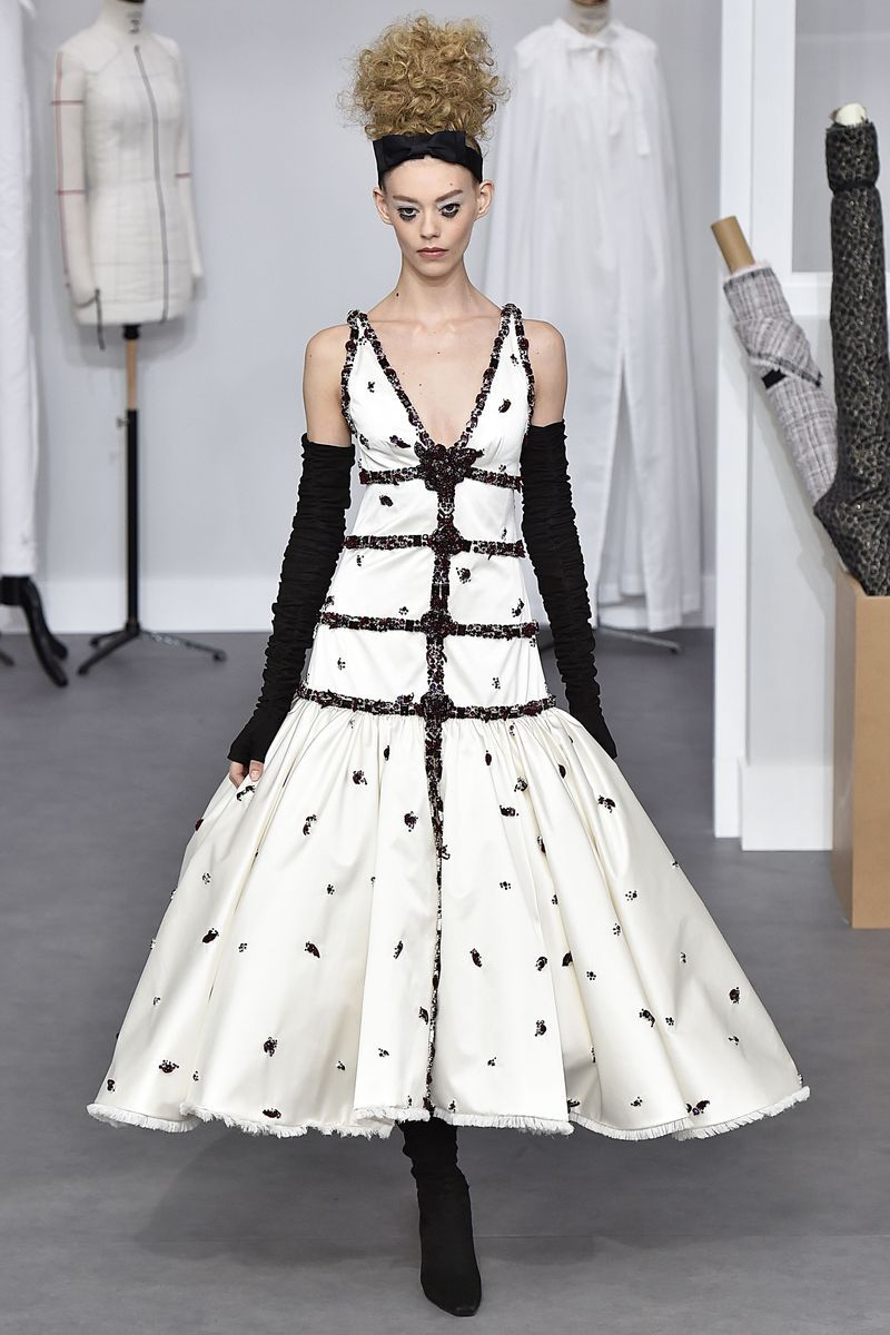 Karl Lagerfeld's 45 Most Iconic Chanel Runway Looks | Marie Claire