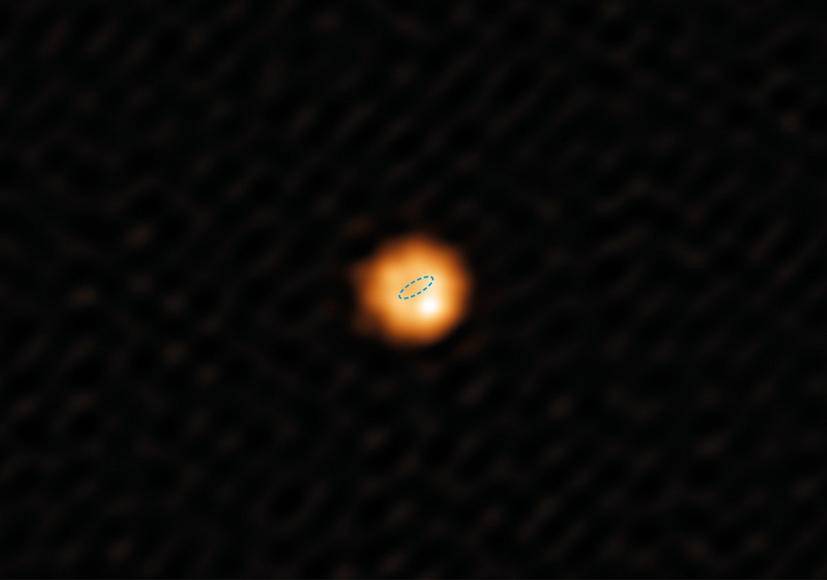 Scientists Spot Surprising 'Hot Spot' Around Red Giant Star | Space