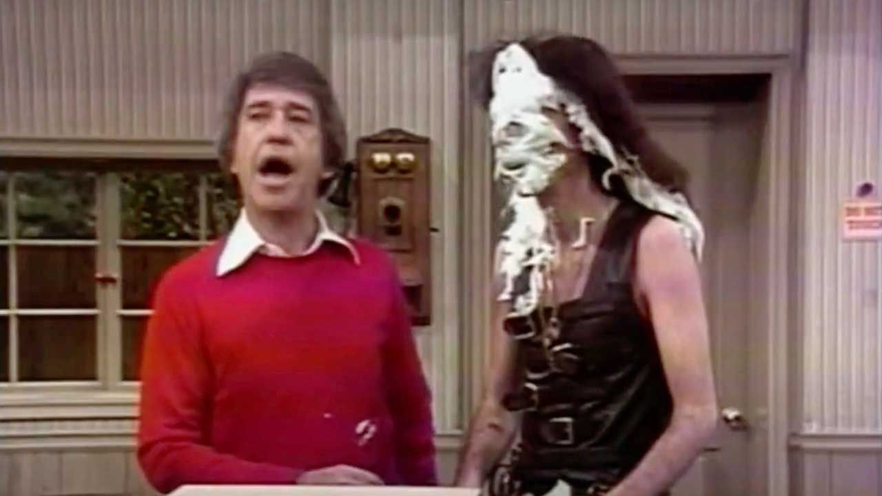 Relive the historic pie attack Alice Cooper called "one of the greatest ...