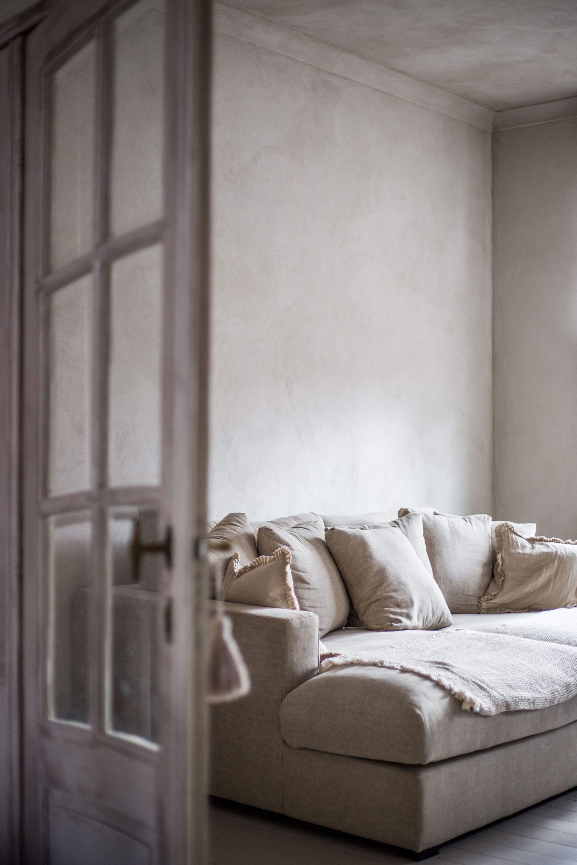 10 limewash paint ideas to bring texture to your walls | Livingetc