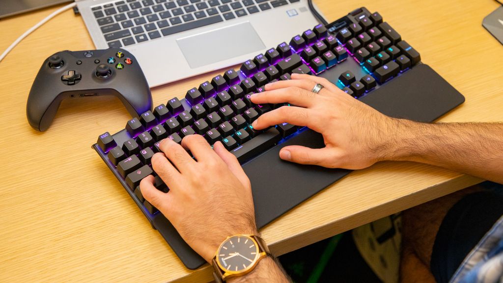 SteelSeries Apex Pro Mechanical Gaming Keyboard Review: Truly Personal ...