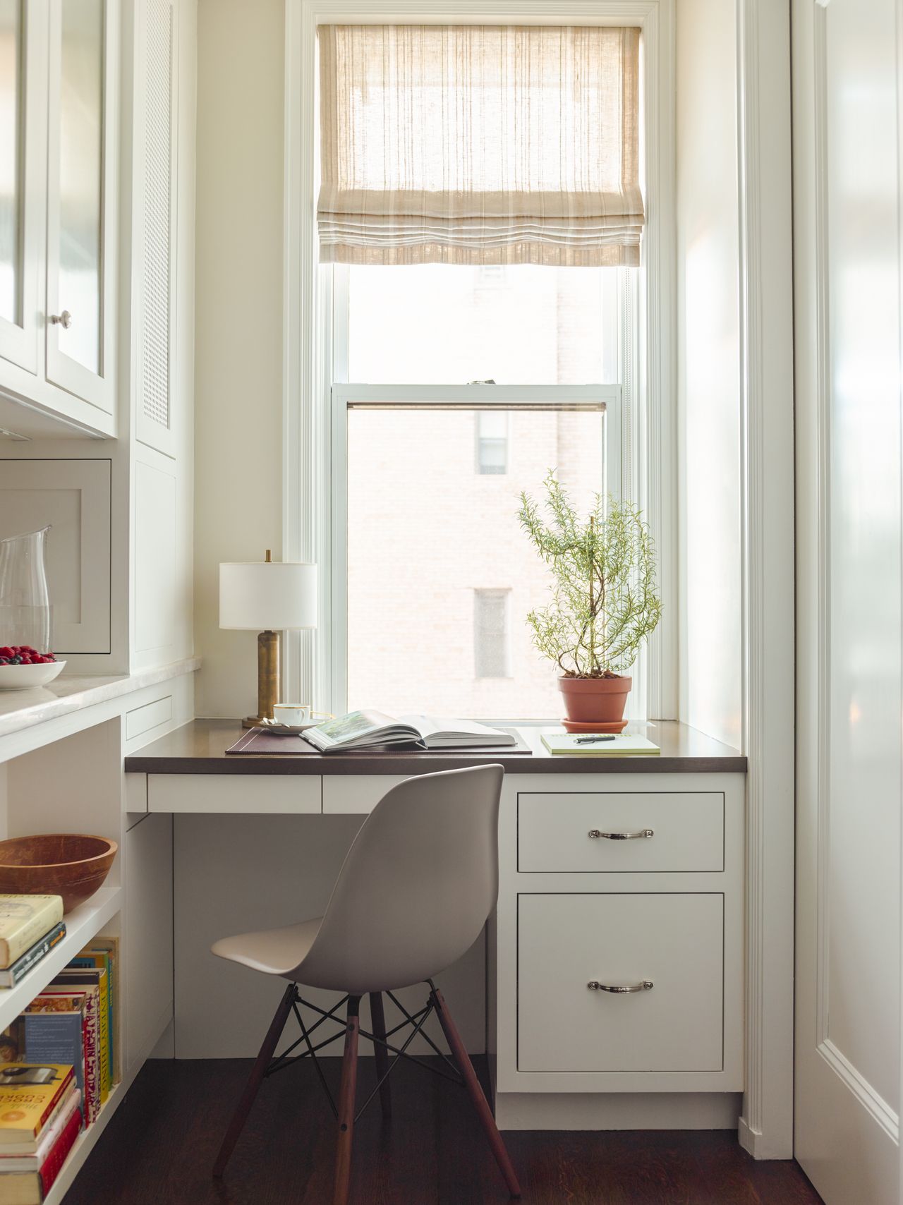 The Cozy Desk Trend Encourages a Comfy Work-From-Home Set-Up | Livingetc