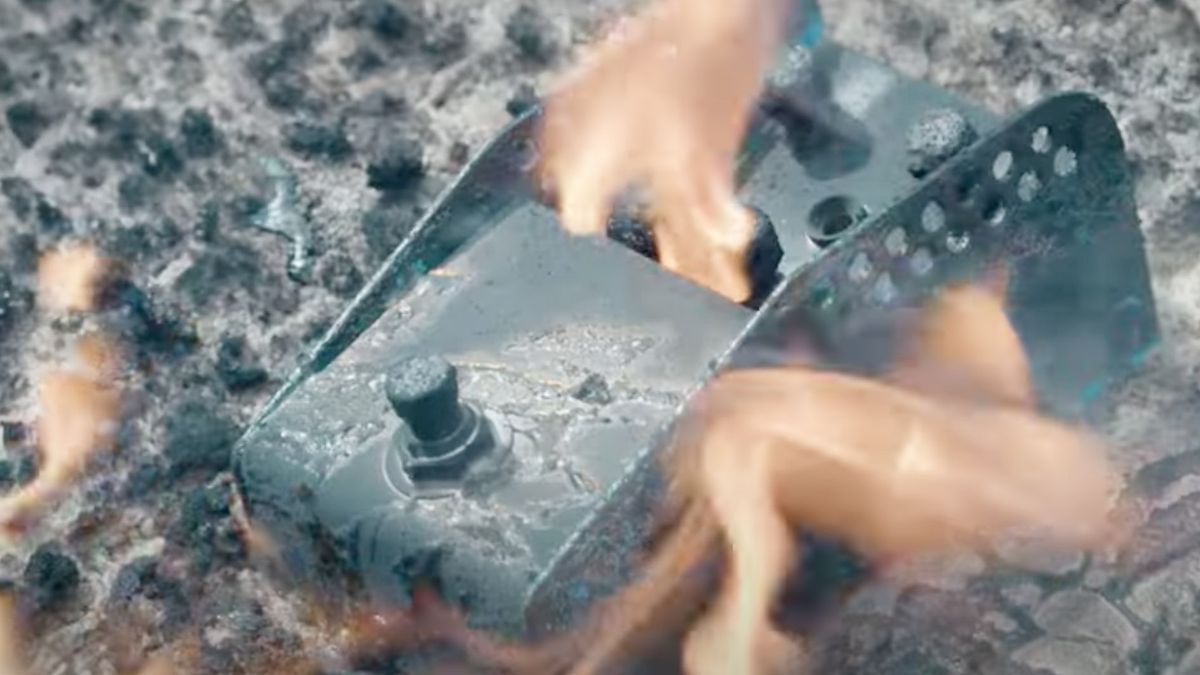Are ThorpyFX pedals actually bombproof? Watch an explosives team put it ...