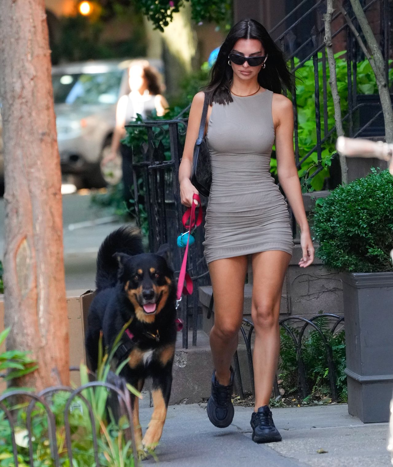 Emily Ratajkowski Just Wore a Carrie Bradshaw Look | Who What Wear