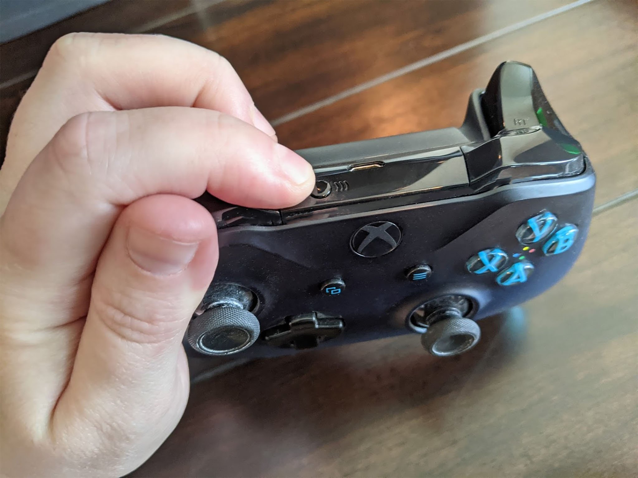 How to use an Xbox One or Series X controller with iPhone or iPad | iMore