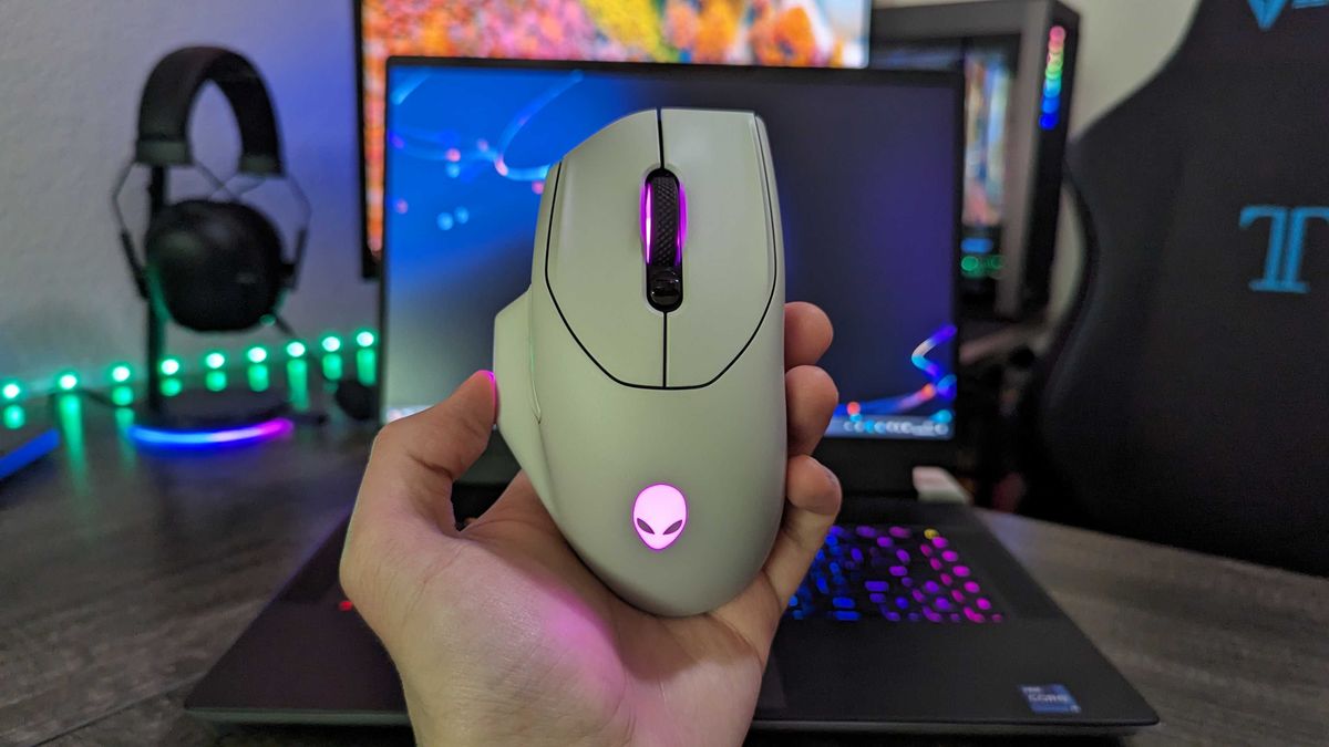 Alienware Wireless Gaming Mouse (AW620M) review: A comfortable ...