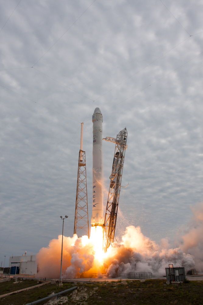 Photos: SpaceX Dragon Launches on Third Flight to Space Station | Space