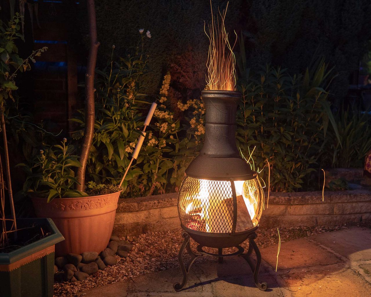 What is a chiminea and how do you use it? | Gardeningetc