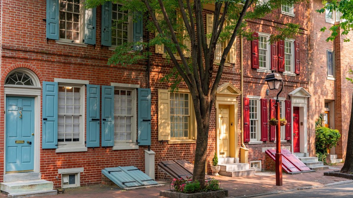 10 colors that go with a red brick exterior with expert tips | Homes ...