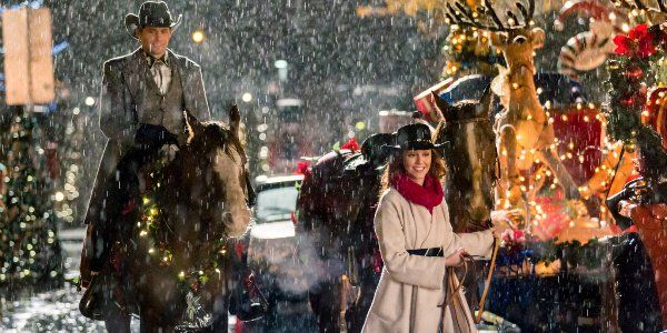 One Hallmark Movies Star Absolutely Loves Working For The Network ...
