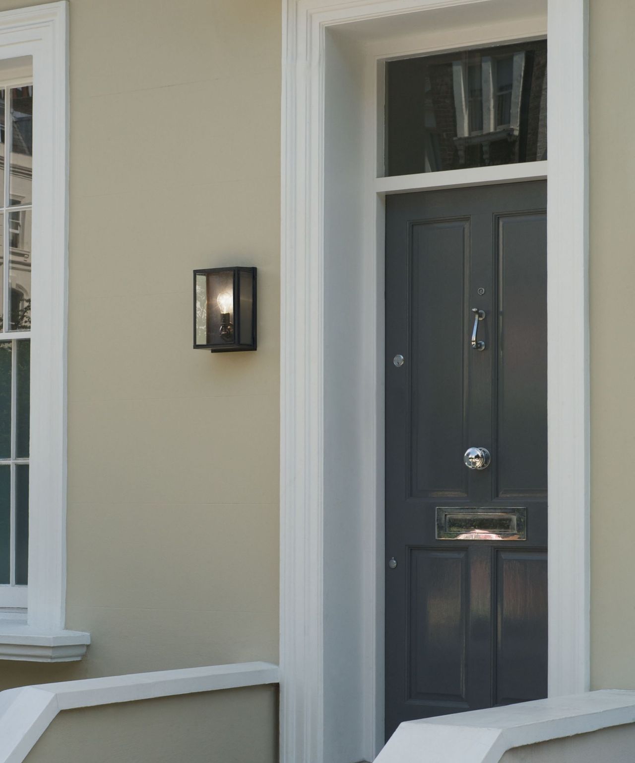 Experts explain the meaning behind 10 popular front door colors | Homes ...