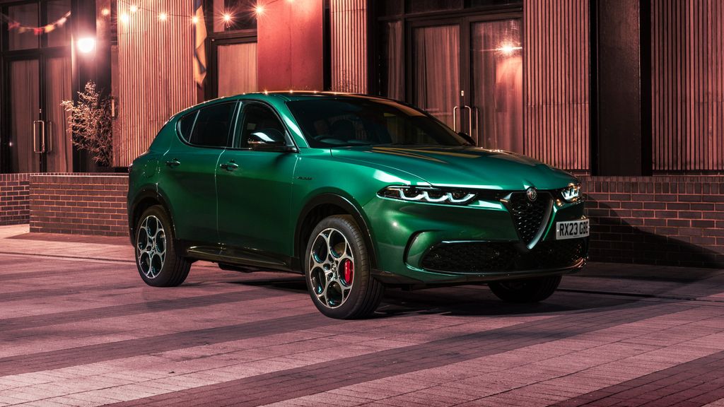 Alfa Romeo Tonale plug-in hybrid compact SUV reviewed | Wallpaper