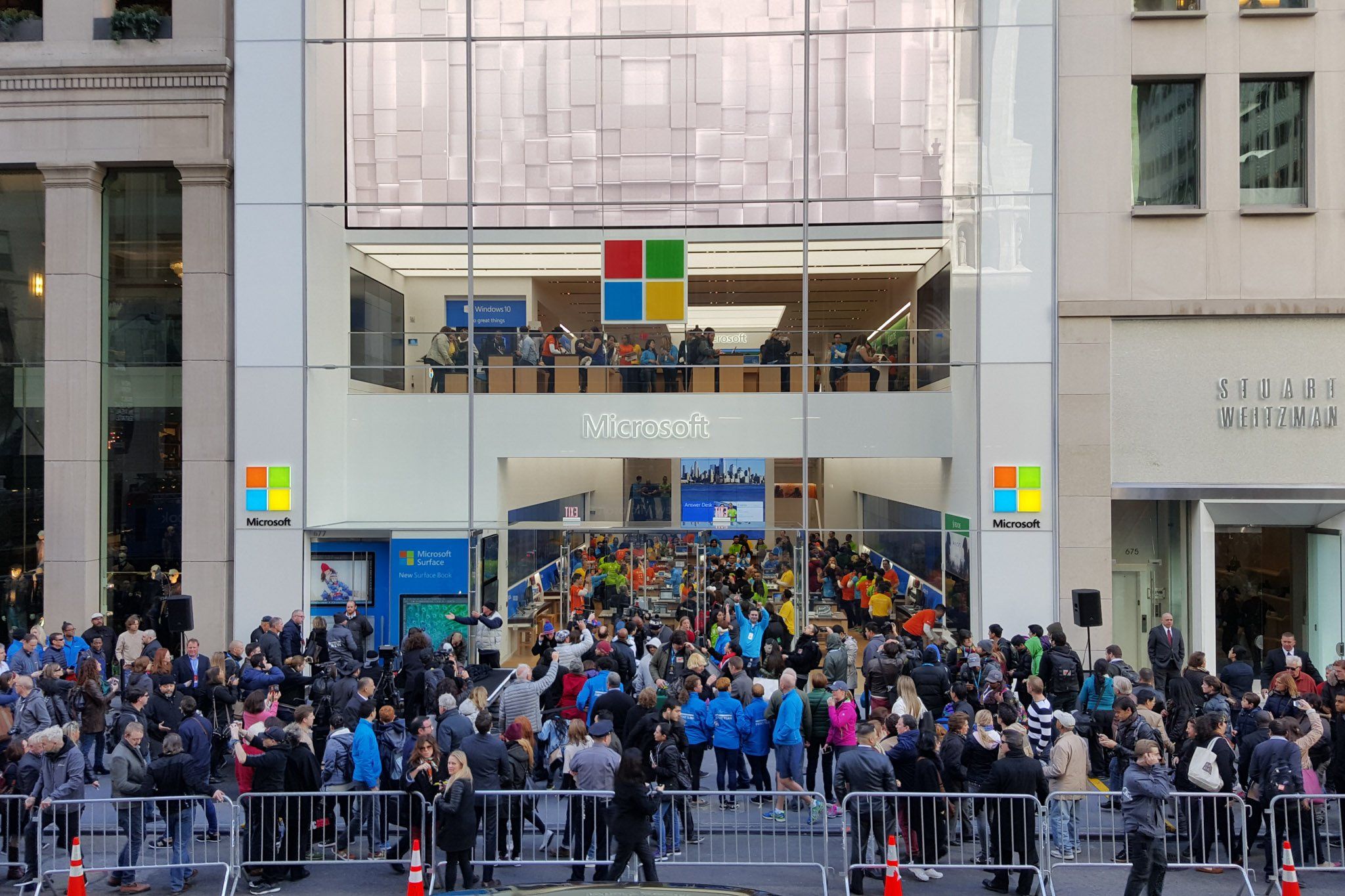 Video tour of the new Microsoft flagship store in New York City ...