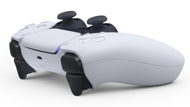 Xbox controller vs. PlayStation DualSense: Old reliable or new hotness ...