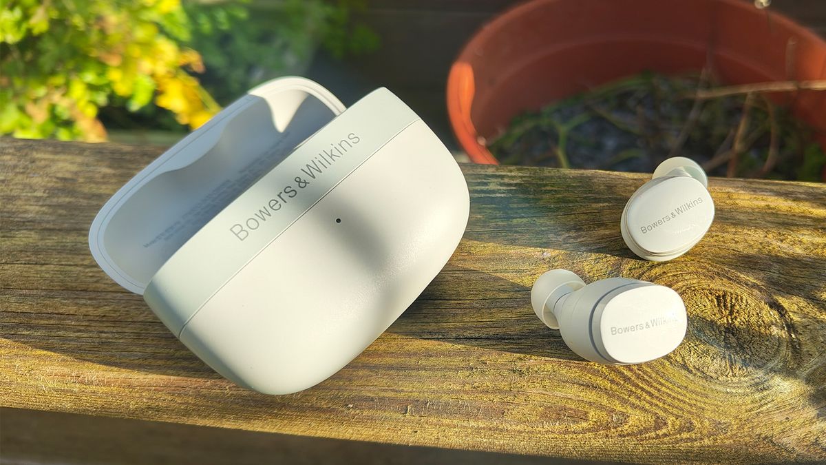 Bowers & Wilkins Pi6 review: enthusiastic sound and comfortable design ...