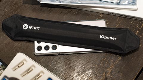 I almost didn't screw up the self-repair on my Samsung Galaxy S21 Ultra ...