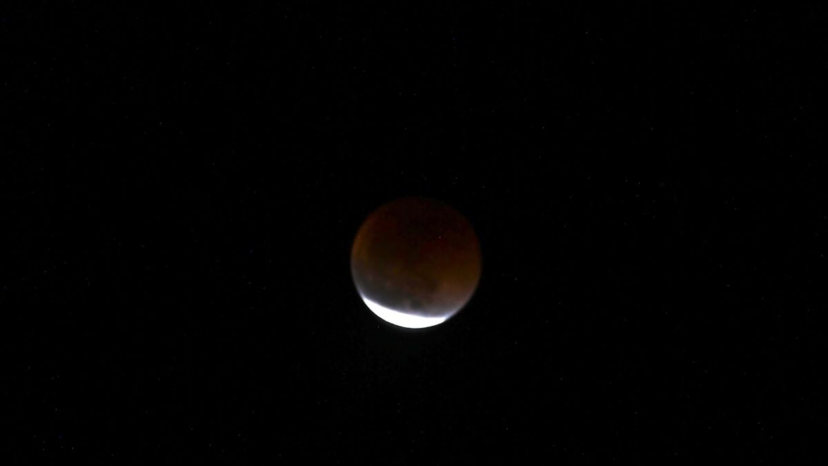 Astronauts capture amazing views of the total lunar eclipse from the ...