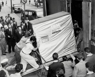 IBM announced the world’s first HDD, the 3.75MB RAMAC 350 disk storage ...