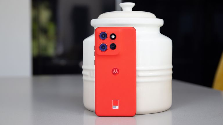 Motorola Edge 50 Neo review: compact mid-range brilliance | T3