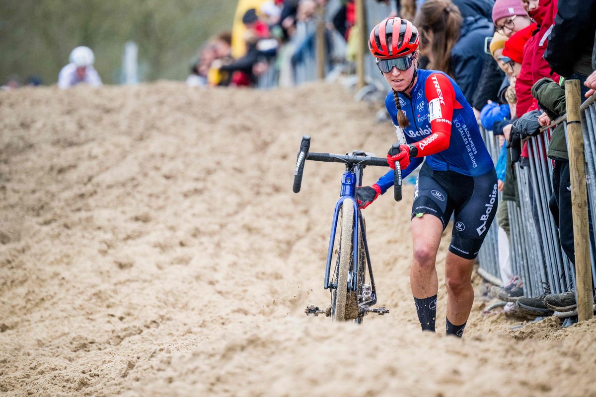 Shirin van Anrooij wins Zonhoven round of the Cyclocross World Cup ...