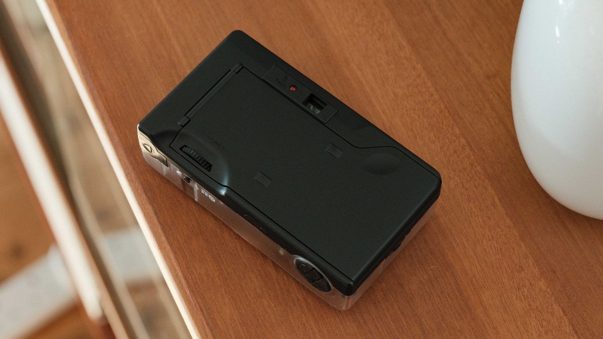 Reto Pano reloadable 35mm film camera review: analog compact camera ...