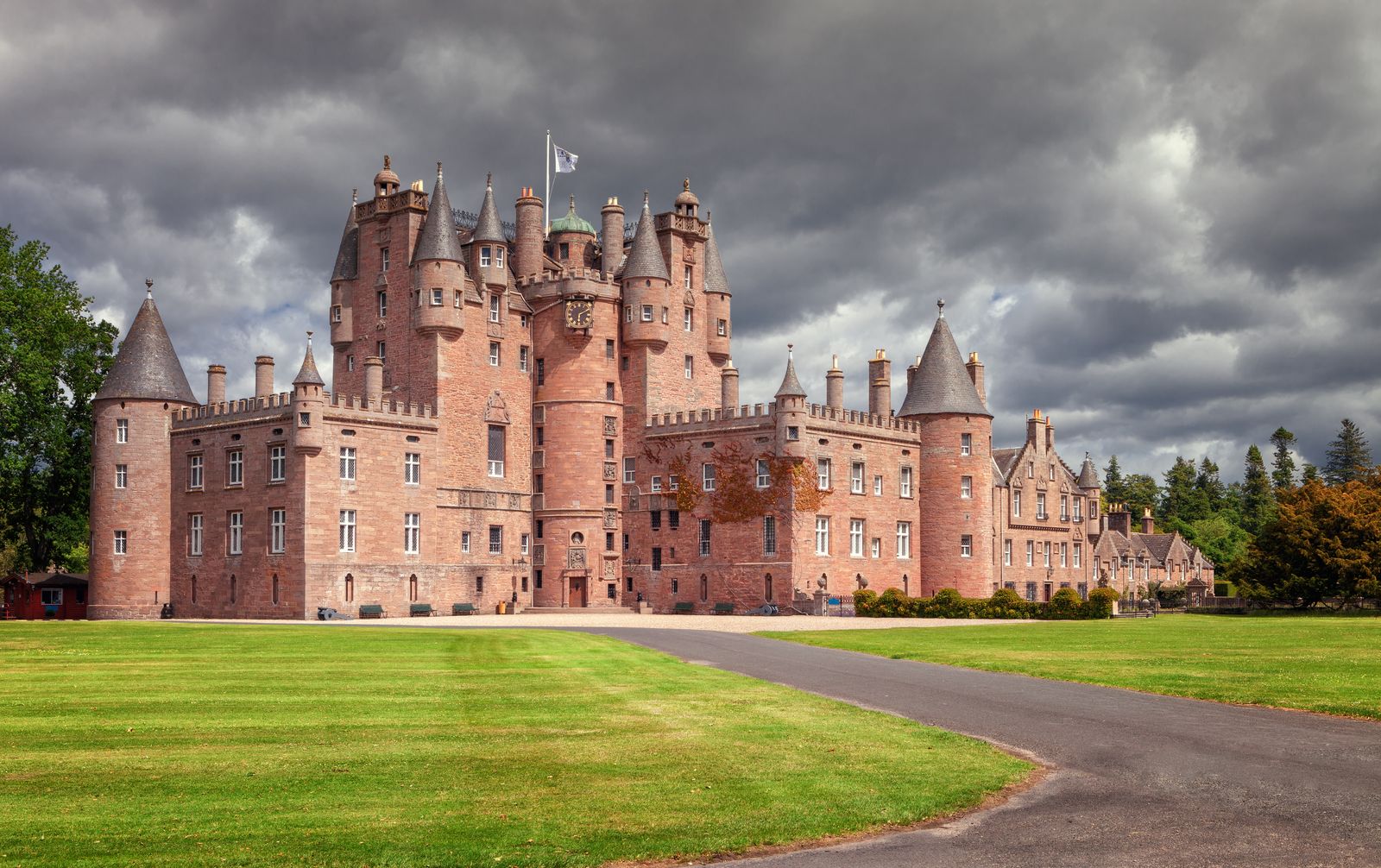 'It is so full of turrets and lofty buildings, spires and towers, it ...