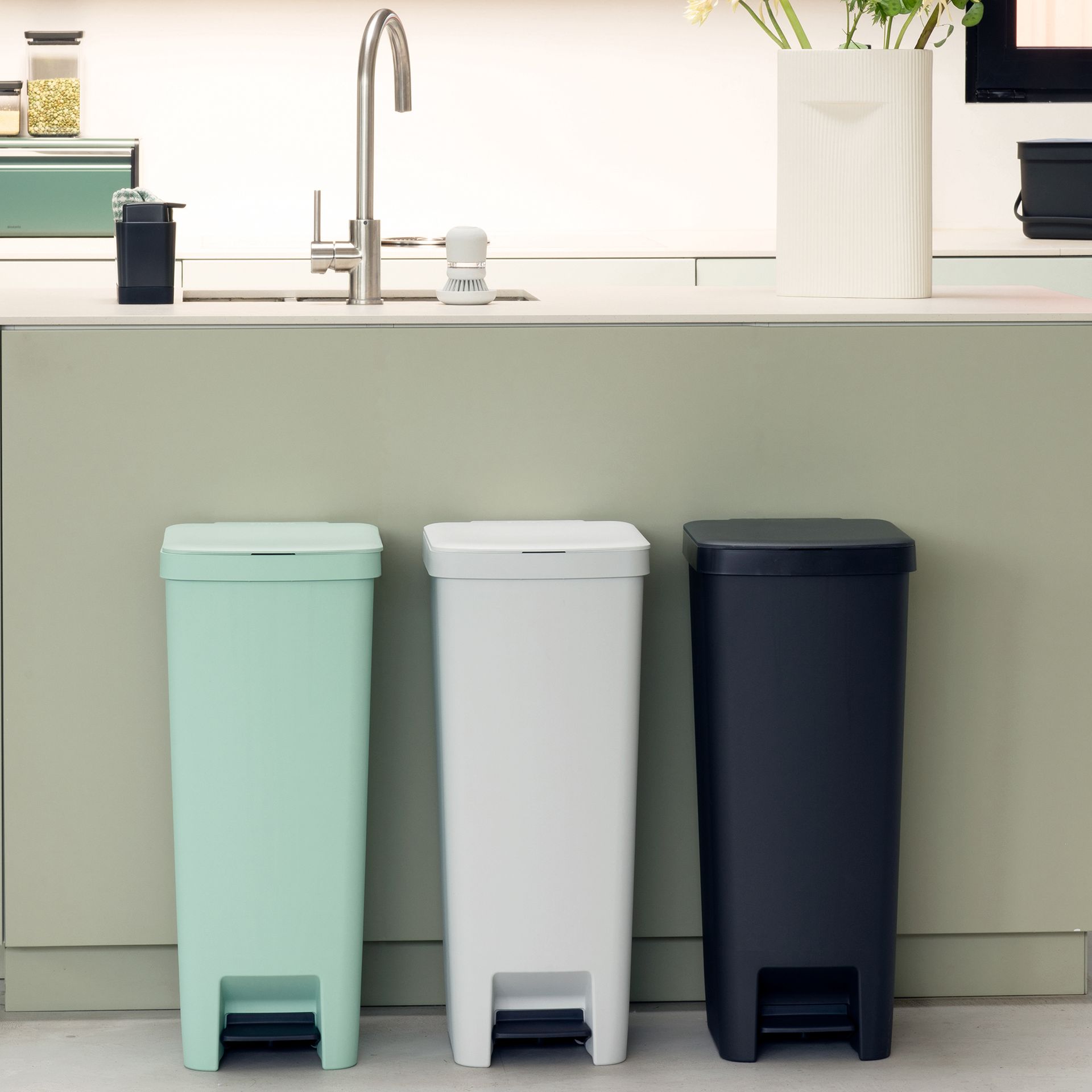 10 clever kitchen bin ideas for recycling and waste | Ideal Home