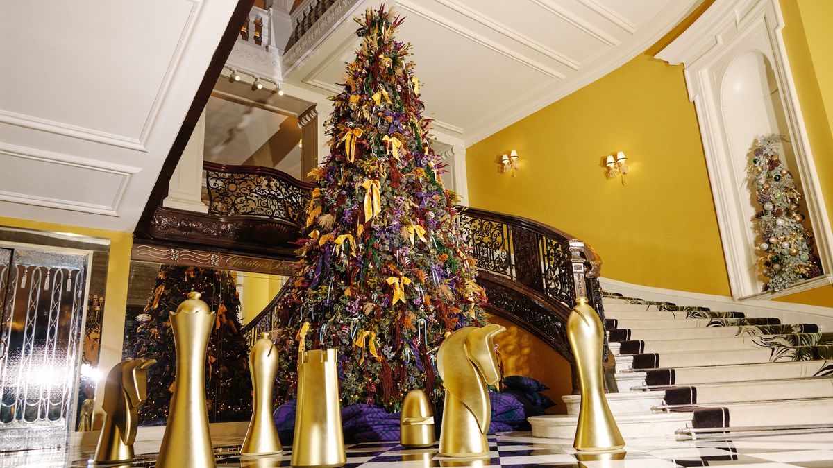 Burberry’s magical Claridge’s Christmas tree brings outdoors in ...