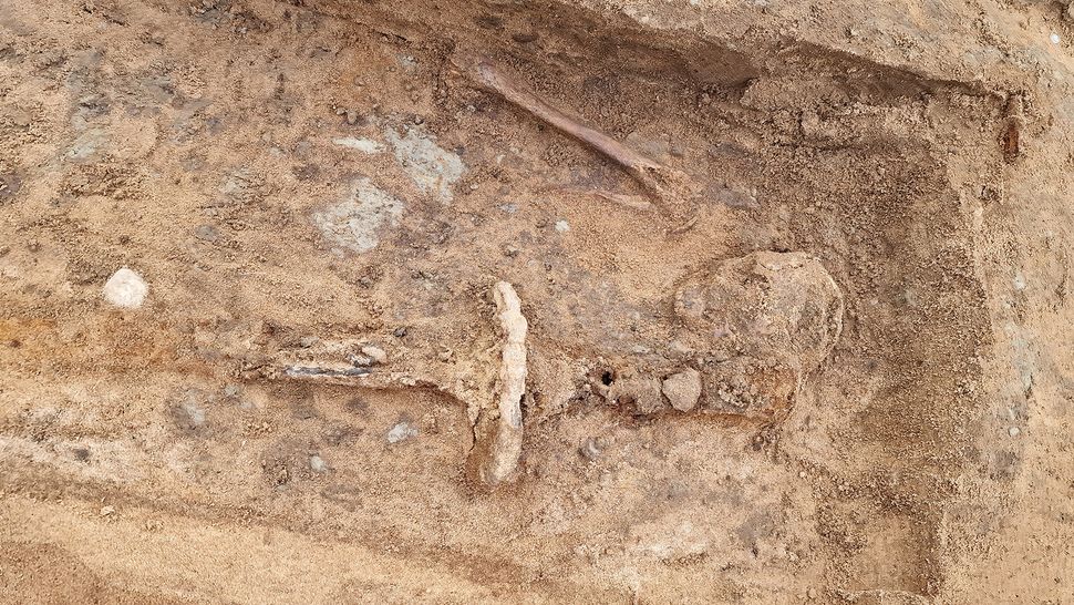 Medieval grave of 'very, very powerful' man and his 4-foot-long sword ...