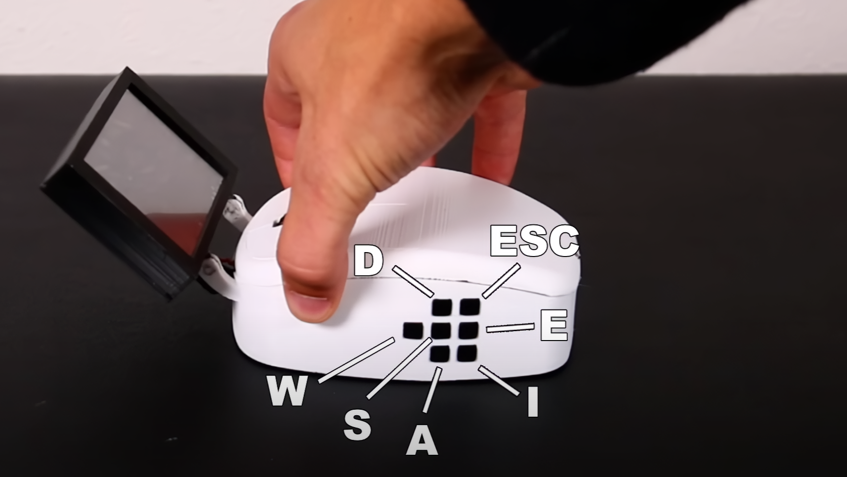 This bulky mouse is a full computer with a screen, creator boasts its ...