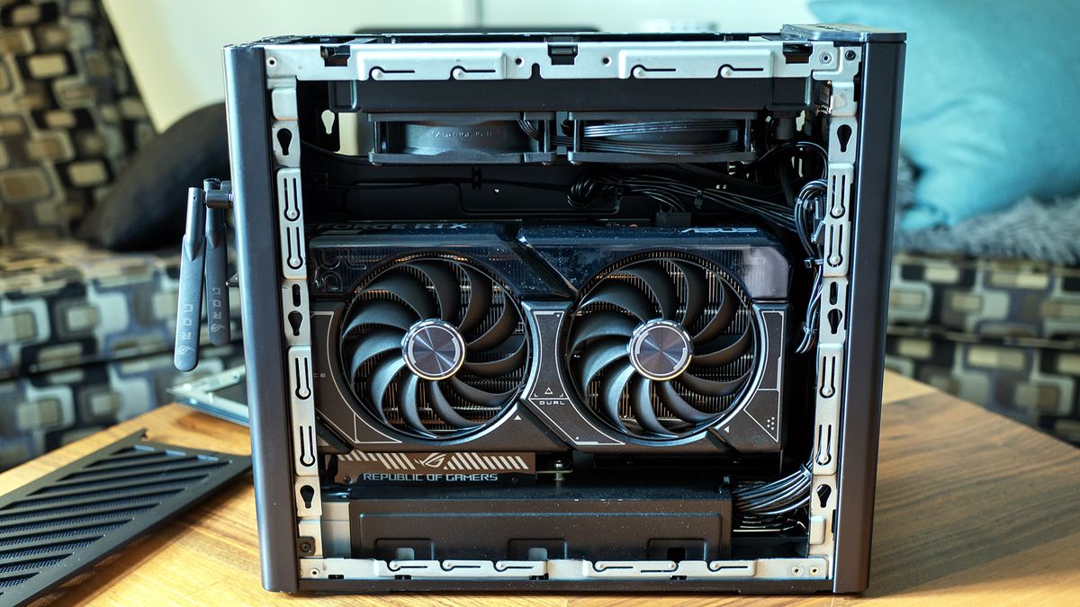 Asus ROG G22CH Review: Small and Powerful, But Loud | Tom's Hardware