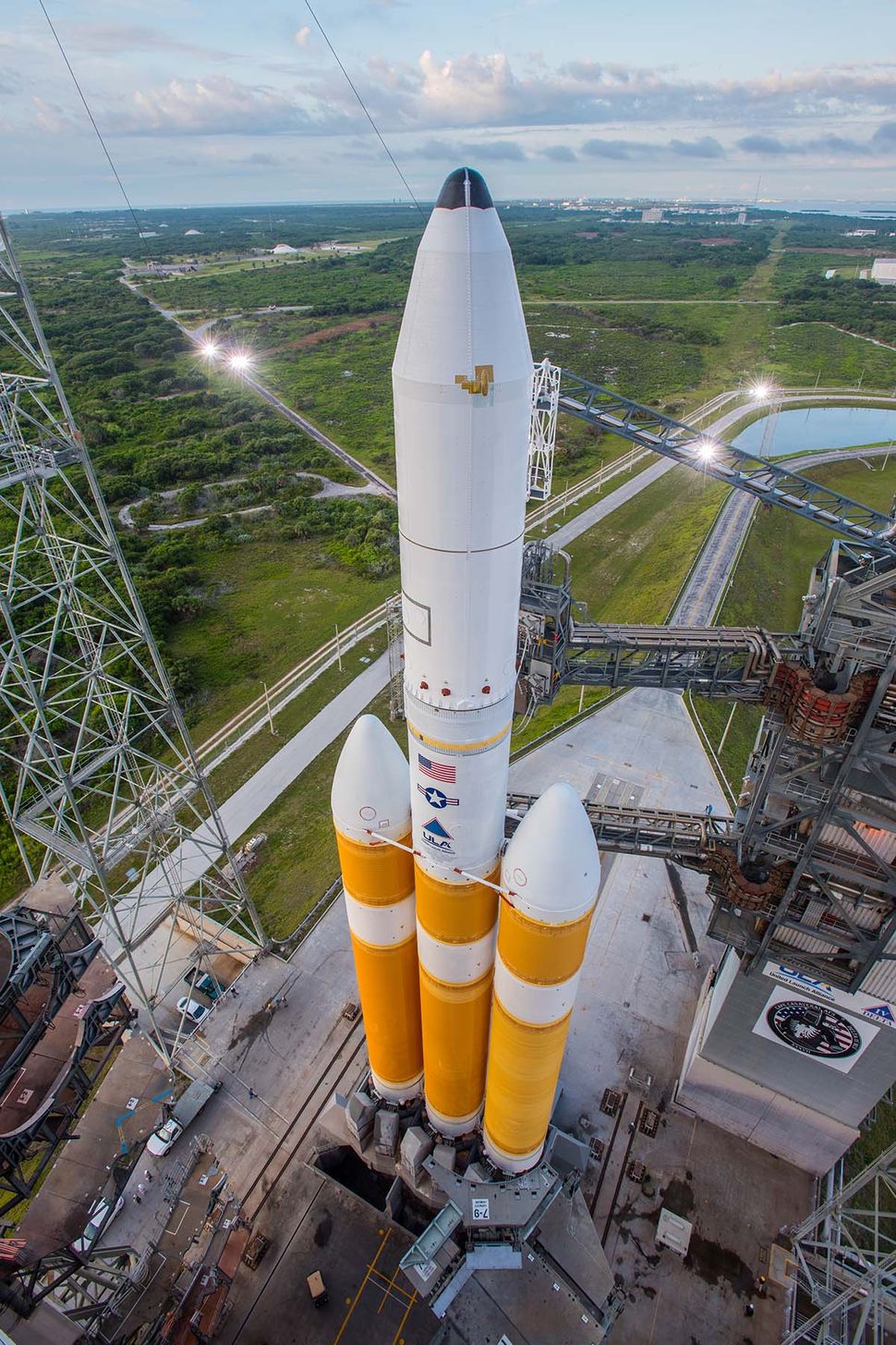Launch Photos: Secret NROL-37 Spy Satellite Rides Delta IV Heavy Rocket ...