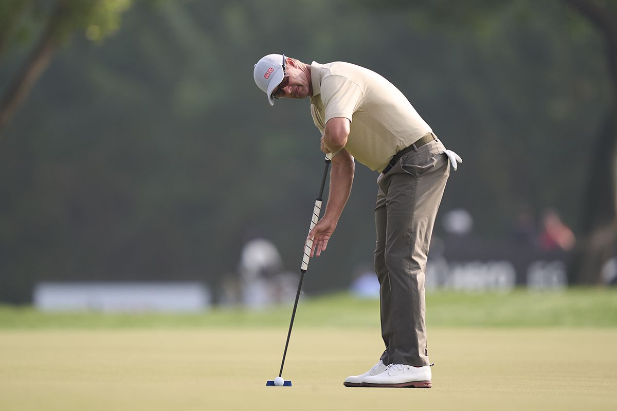Broomstick Putter: 4 Simple Steps To Using A Long Putter | Golf Monthly