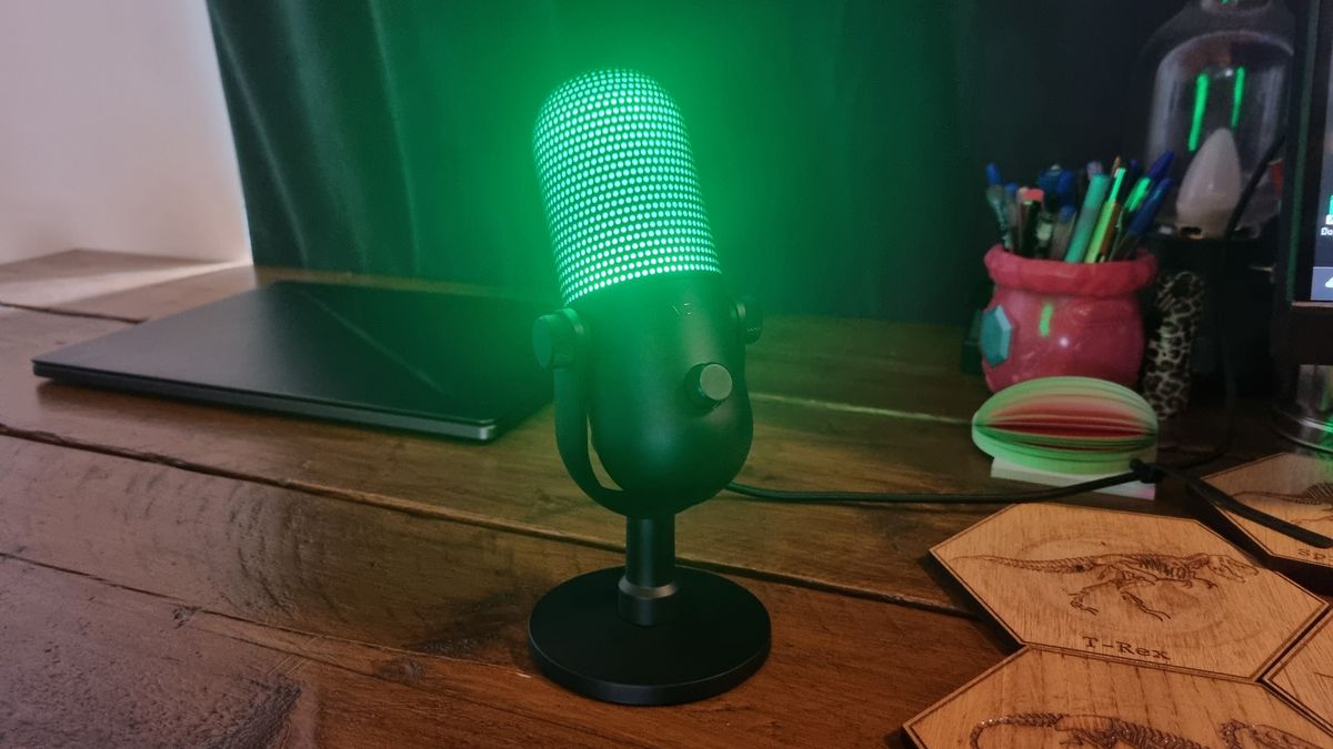 Razer Seiren V3 Chroma microphone review | PC Gamer