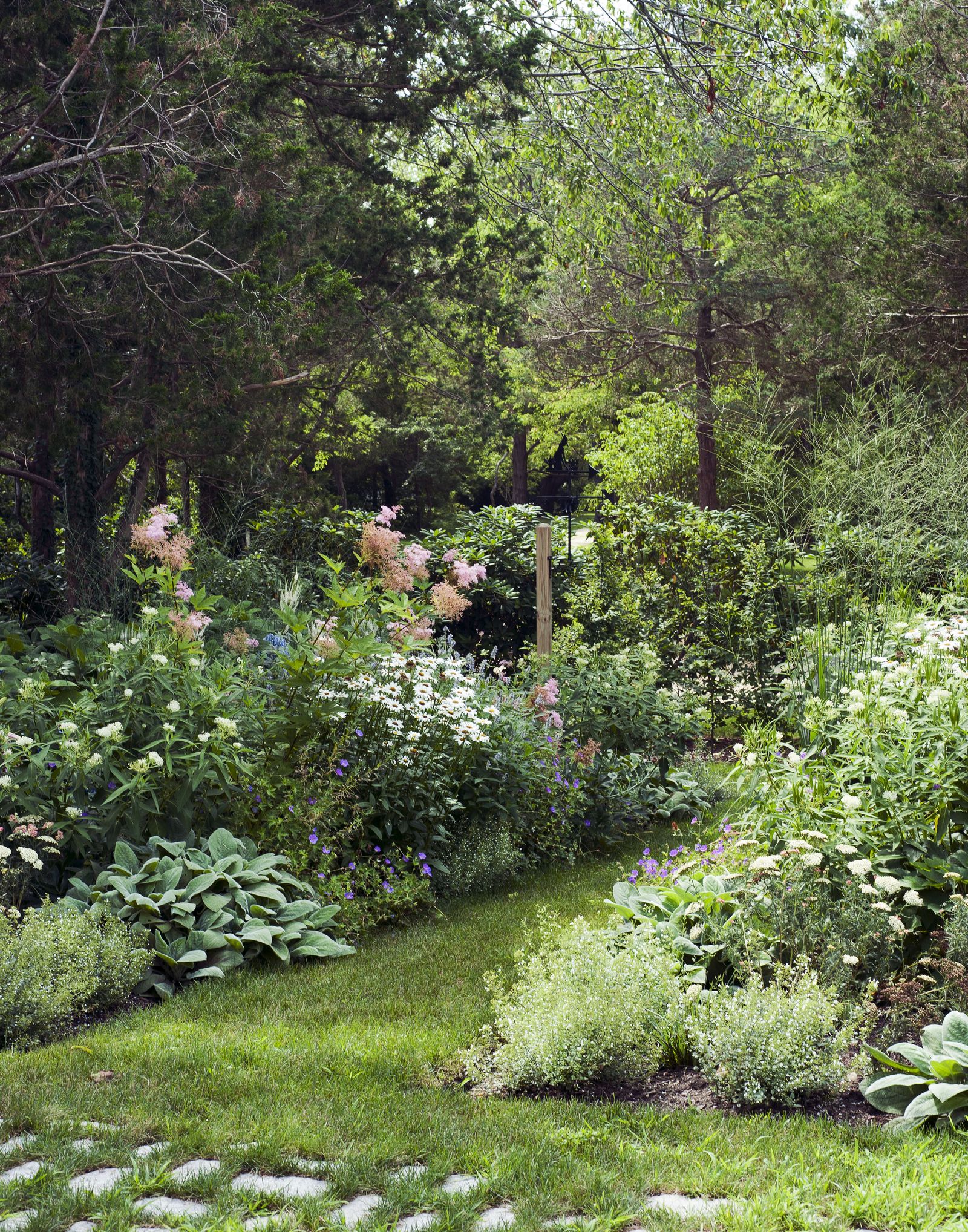 Flower Bed Ideas – 11 Planting Styles to Inspire | Livingetc