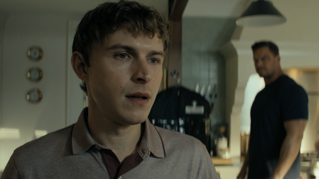 Alan Ritchson Eats A Ton And Drinks A ‘Reacher Smoothie’ To Stay Buff ...