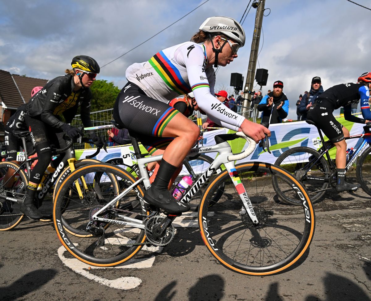 Rainbow stylin' - The bikes, kit and on-bike style of world road race ...