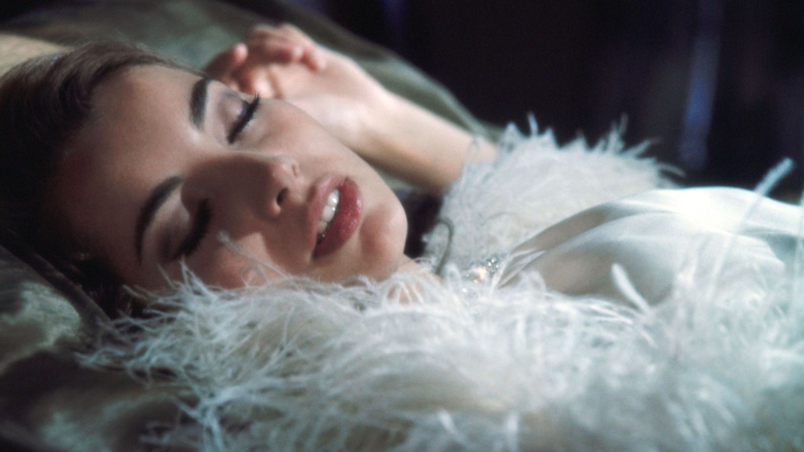 What Not Taking Off Makeup Does to Skin - Why You Should Wash Your Face ...